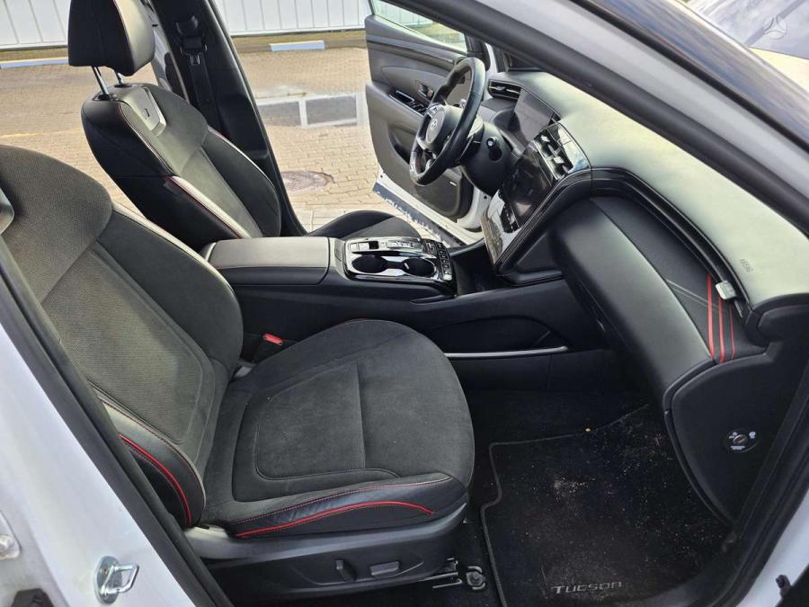 White Hyundai Tucson 2022 in Taurage, with an engine capacity of 1.60 L and mileage of 190 thousand km for 19239 €, photo 16 on AUTOMOTO.COM.LV