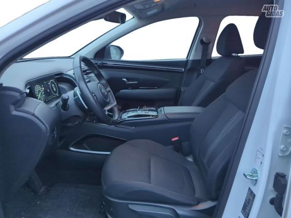 White Hyundai Tucson 2023 in Kaunas, with an engine capacity of 1.60 L and mileage of 63 thousand km for 28529 €, photo 8 on AUTOMOTO.COM.LV