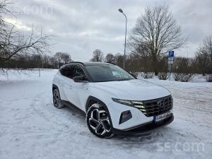 White Hyundai Tucson 2023 in Riga, with an engine capacity of 1.60 L and mileage of 70 thousand km for 25499 €, photo 2 on AUTOMOTO.COM.LV