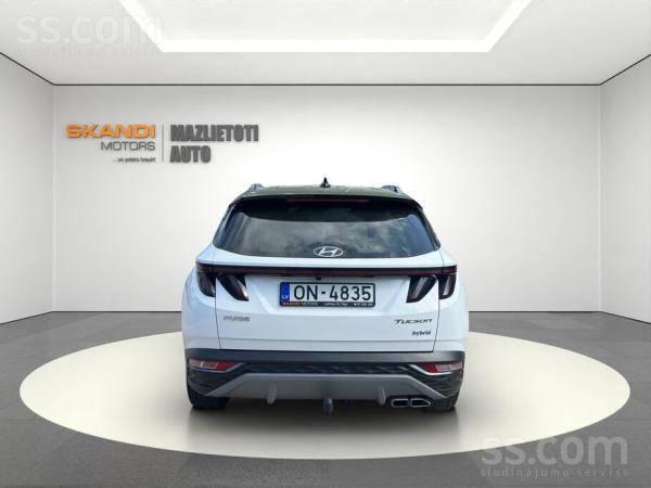 White Hyundai Tucson 2023 in Riga, with an engine capacity of 1.60 L and mileage of 72 thousand km for 27490 €, photo 5 on AUTOMOTO.COM.LV