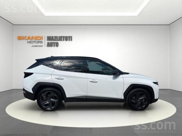 White Hyundai Tucson 2023 in Riga, with an engine capacity of 1.60 L and mileage of 72 thousand km for 27490 €, photo 7 on AUTOMOTO.COM.LV