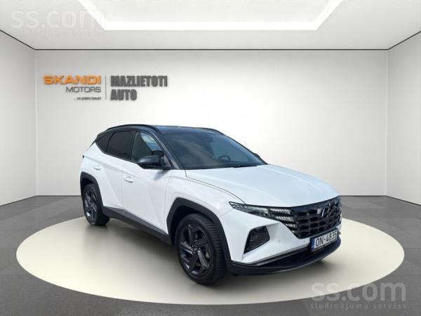 White Hyundai Tucson 2023 in Riga, with an engine capacity of 1.60 L and mileage of 72 thousand km for 27490 €, photo 8 on AUTOMOTO.COM.LV