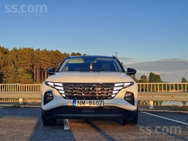 White Hyundai Tucson 2023 in Riga, with an engine capacity of 1.60 L and mileage of 78 thousand km for 24500 €, photo 4 on AUTOMOTO.COM.LV