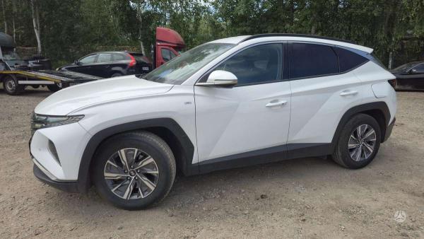 White Hyundai Tucson 2023 in Kaunas, with an engine capacity of 1.60 L and mileage of 128 thousand km for 17787 €, photo 5 on AUTOMOTO.COM.LV