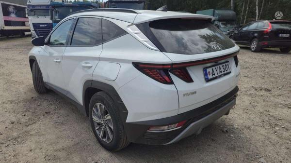 White Hyundai Tucson 2023 in Kaunas, with an engine capacity of 1.60 L and mileage of 128 thousand km for 17787 €, photo 10 on AUTOMOTO.COM.LV