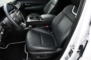 White Hyundai Tucson 2024 in Riga, with an engine capacity of 1.60 L and mileage of 36 thousand km for 30950 €, photo 13 on AUTOMOTO.COM.LV