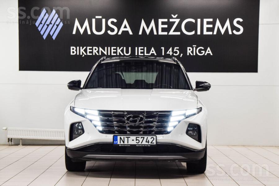 White Hyundai Tucson 2024 in Riga, with an engine capacity of 1.60 L and mileage of 107 thousand km for 25990 €, photo 3 on AUTOMOTO.COM.LV