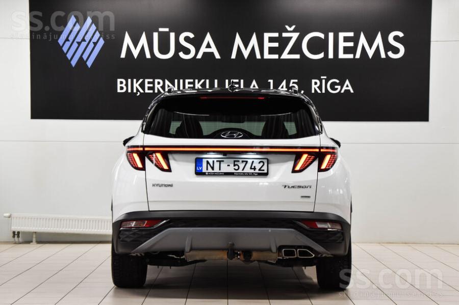 White Hyundai Tucson 2024 in Riga, with an engine capacity of 1.60 L and mileage of 107 thousand km for 25990 €, photo 8 on AUTOMOTO.COM.LV