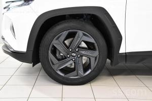 White Hyundai Tucson 2024 in Riga, with an engine capacity of 1.60 L and mileage of 107 thousand km for 25990 €, photo 12 on AUTOMOTO.COM.LV