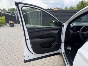 White Hyundai Tucson 2025 in Telschi, with an engine capacity of 1.60 L and mileage of 14 thousand km for 37300 €, photo 89 on AUTOMOTO.COM.LV