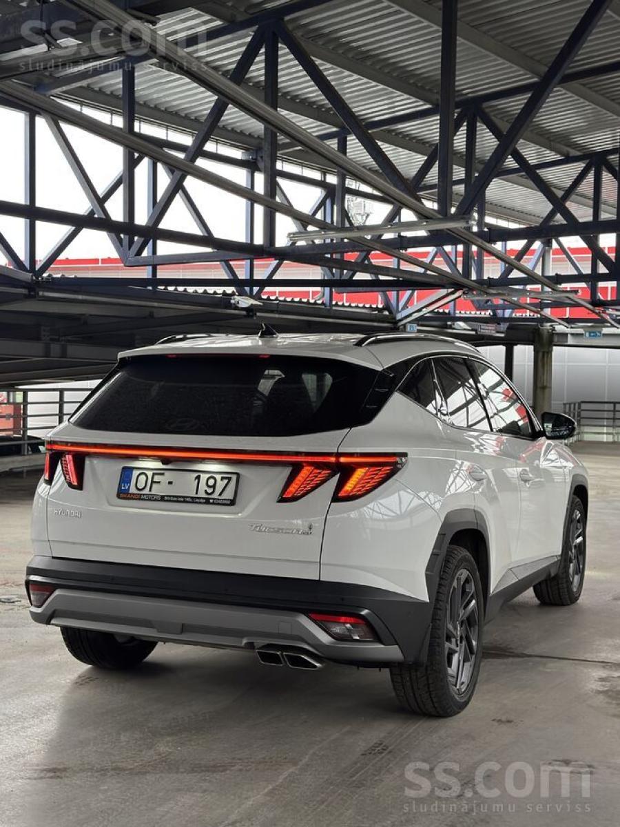White Hyundai Tucson 2025 in Riga, with an engine capacity of 1.60 L and mileage of 6 thousand km for 33500 €, photo 3 on AUTOMOTO.COM.LV