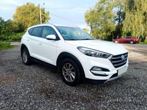 White Hyundai Tucson 2017 in Tallinn, with an engine capacity of 1.70 L and mileage of 196 thousand km for 11499 €, photo 3 on AUTOMOTO.COM.LV