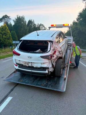 White Hyundai Tucson 2017 in Kaunas, with an engine capacity of 0.00 L and mileage of 142 thousand km for 4500 €, photo 4 on AUTOMOTO.COM.LV