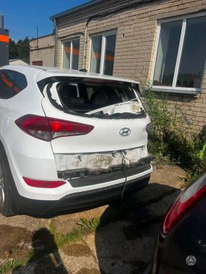 White Hyundai Tucson 2017 in Kaunas, with an engine capacity of 0.00 L and mileage of 142 thousand km for 4500 €, photo 6 on AUTOMOTO.COM.LV