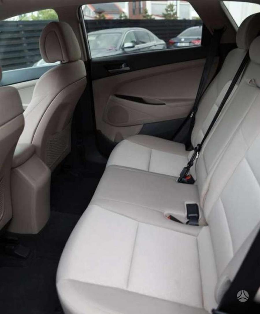 White Hyundai Tucson 2017 in Kaunas, with an engine capacity of 0.00 L and mileage of 142 thousand km for 4500 €, photo 8 on AUTOMOTO.COM.LV