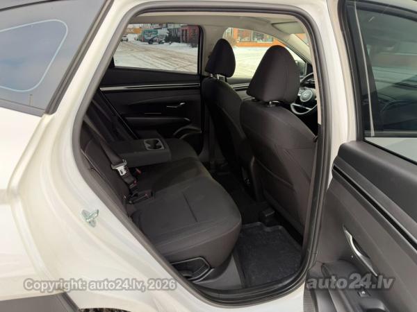 White Hyundai Tucson 2021 in Parnu, with an engine capacity of 1.60 L and mileage of 186 thousand km for 17900 €, photo 11 on AUTOMOTO.COM.LV