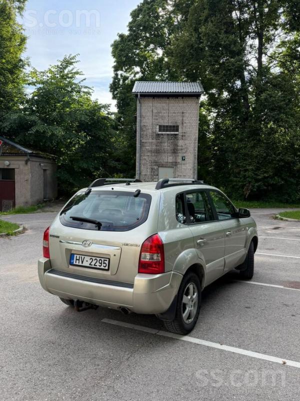 Dzeltens Hyundai Tucson 2007 Talsi, ar dzinēja tilpumu 2.00 L un nobraukumu 209 tūkst. km par 2200 €, foto 4 vietnē AUTOMOTO.COM.LV