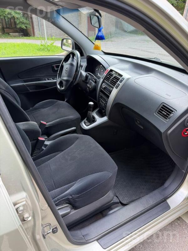 Dzeltens Hyundai Tucson 2007 Talsi, ar dzinēja tilpumu 2.00 L un nobraukumu 209 tūkst. km par 2200 €, foto 5 vietnē AUTOMOTO.COM.LV