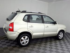 Dzeltens Hyundai Tucson 2008 Tallina, ar dzinēja tilpumu 2.00 L un nobraukumu 264 tūkst. km par 1499 €, foto 4 vietnē AUTOMOTO.COM.LV