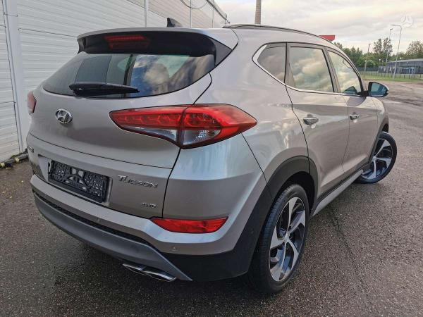 Yellow Hyundai Tucson 2018 in Birstonas, with an engine capacity of 2.00 L and mileage of 280 thousand km for 12599 €, photo 5 on AUTOMOTO.COM.LV