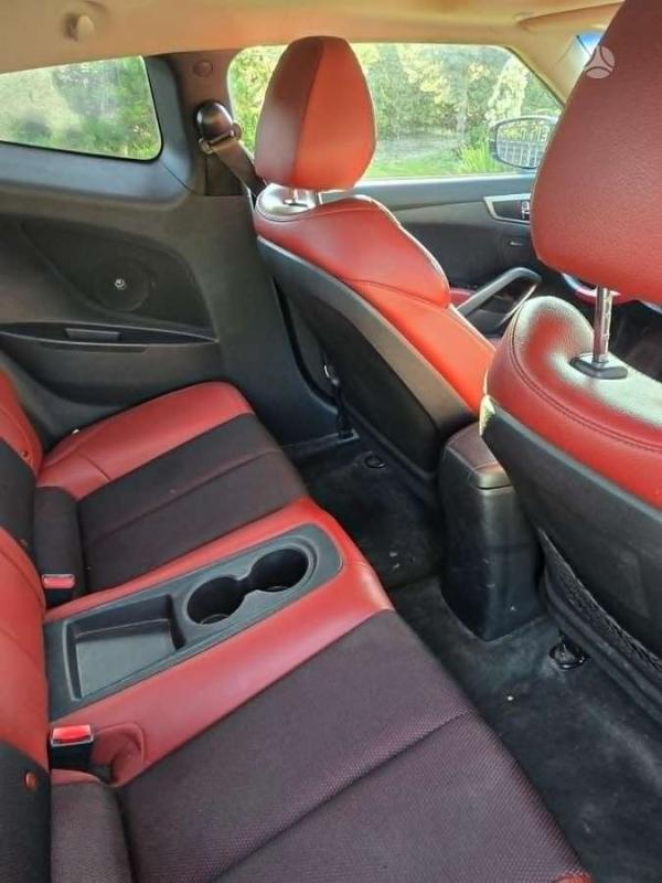 Black Hyundai Veloster 2012 in Klaipeda, with an engine capacity of 1.59 L and mileage of 126 thousand km for 4000 €, photo 2 on AUTOMOTO.COM.LV