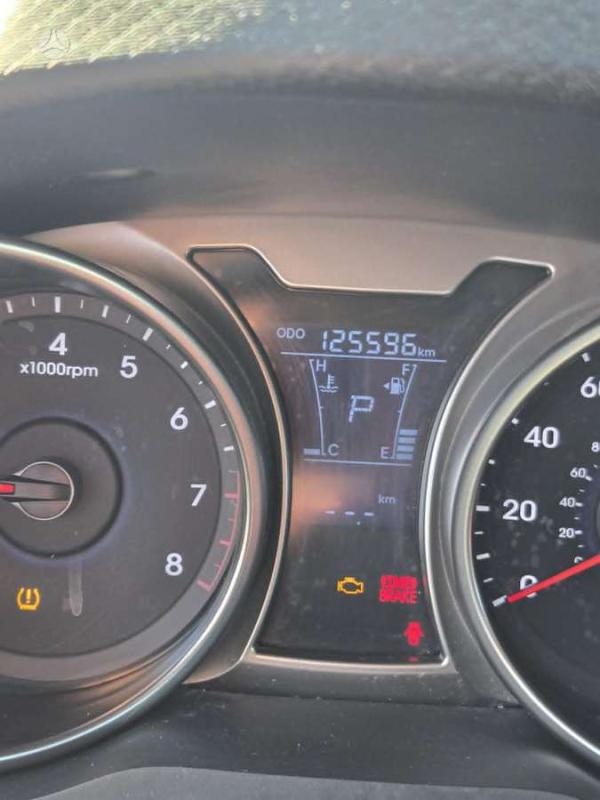 Black Hyundai Veloster 2012 in Klaipeda, with an engine capacity of 1.59 L and mileage of 126 thousand km for 4000 €, photo 7 on AUTOMOTO.COM.LV