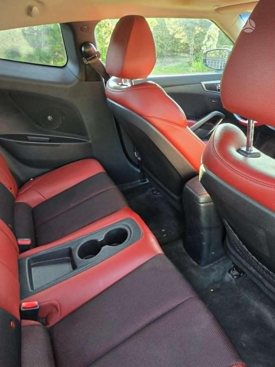 Black Hyundai Veloster 2012 in Klaipeda, with an engine capacity of 1.59 L and mileage of 126 thousand km for 4000 €, photo 3 on AUTOMOTO.COM.LV