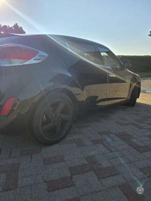 Black Hyundai Veloster 2012 in Klaipeda, with an engine capacity of 1.59 L and mileage of 126 thousand km for 4000 €, photo 4 on AUTOMOTO.COM.LV