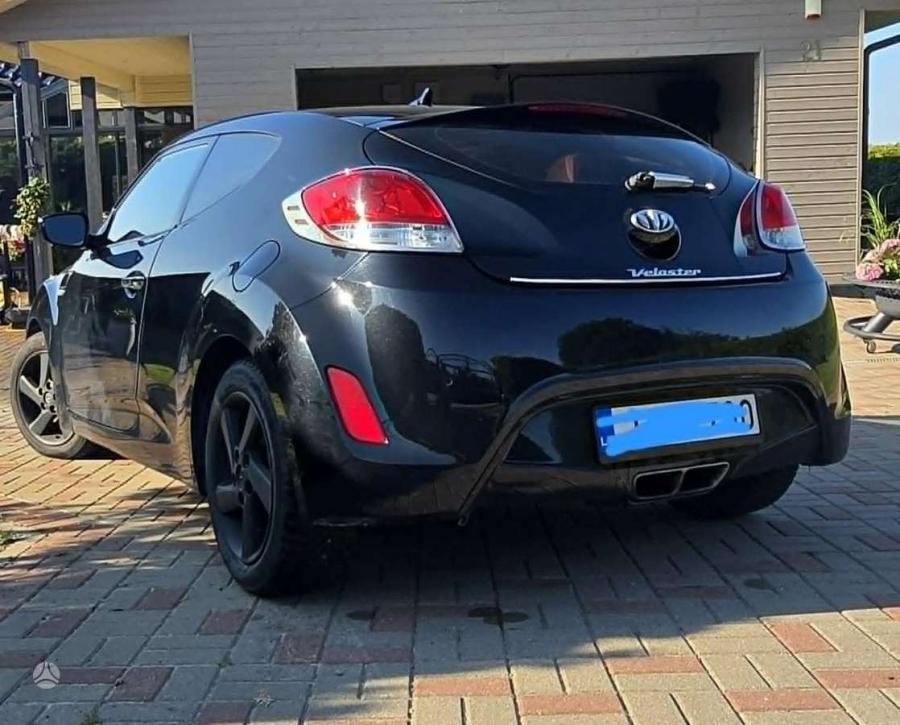 Black Hyundai Veloster 2012 in Klaipeda, with an engine capacity of 1.59 L and mileage of 126 thousand km for 4000 €, photo 5 on AUTOMOTO.COM.LV
