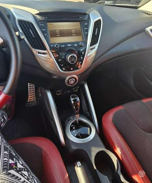 Black Hyundai Veloster 2012 in Klaipeda, with an engine capacity of 1.59 L and mileage of 126 thousand km for 4000 €, photo 5 on AUTOMOTO.COM.LV