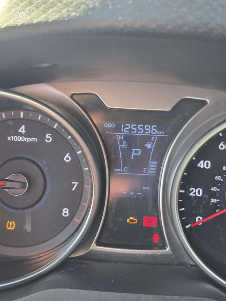 Black Hyundai Veloster 2012 in Klaipeda, with an engine capacity of 1.59 L and mileage of 126 thousand km for 4000 €, photo 8 on AUTOMOTO.COM.LV
