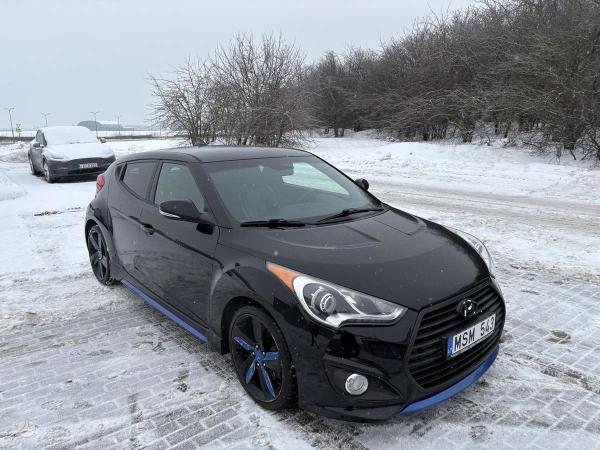 Black Hyundai Veloster 2013 in Kaunas, with an engine capacity of 1.59 L and mileage of 133 thousand km for 4900 €, photo 3 on AUTOMOTO.COM.LV
