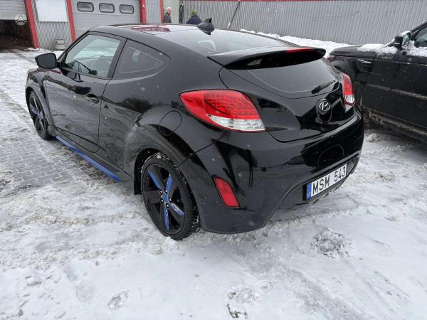 Black Hyundai Veloster 2013 in Kaunas, with an engine capacity of 1.59 L and mileage of 133 thousand km for 4900 €, photo 6 on AUTOMOTO.COM.LV