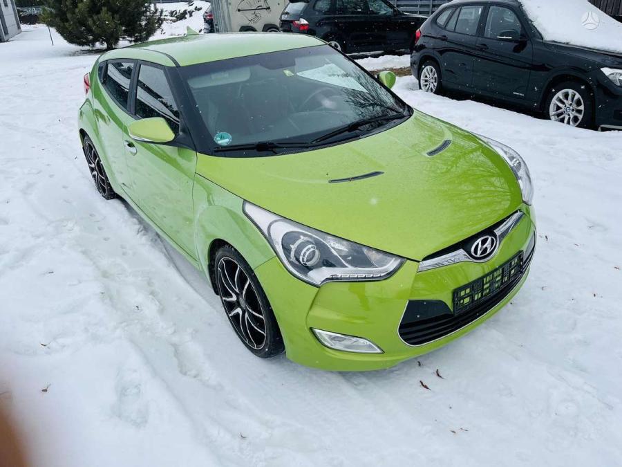 Zaļš Hyundai Veloster 2013 Marijampole, ar dzinēja tilpumu 1.59 L un nobraukumu 183 tūkst. km par 5500 €, foto 4 vietnē AUTOMOTO.COM.LV