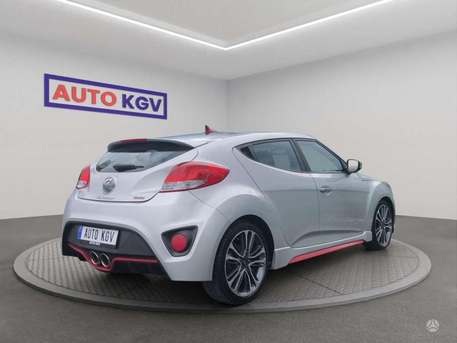 Grey Hyundai Veloster 2016 in Vilnius, with an engine capacity of 1.60 L and mileage of 101 thousand km for 6999 €, photo 5 on AUTOMOTO.COM.LV