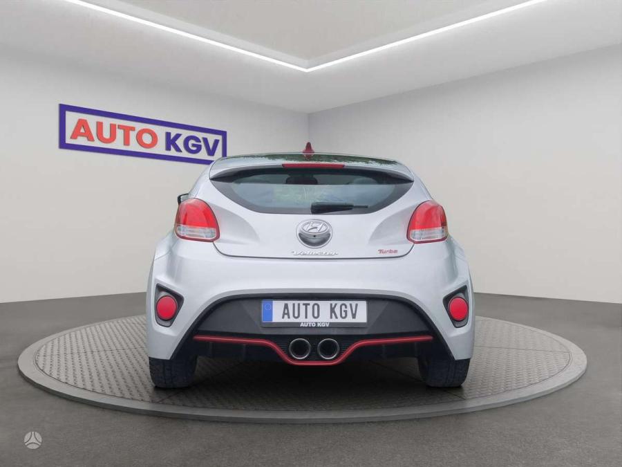 Grey Hyundai Veloster 2016 in Vilnius, with an engine capacity of 1.60 L and mileage of 101 thousand km for 6999 €, photo 6 on AUTOMOTO.COM.LV