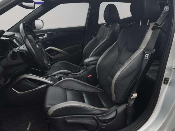 Grey Hyundai Veloster 2016 in Vilnius, with an engine capacity of 1.60 L and mileage of 101 thousand km for 6999 €, photo 9 on AUTOMOTO.COM.LV