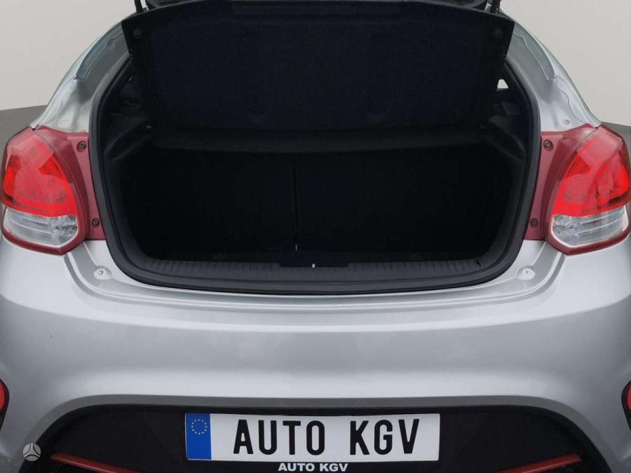 Grey Hyundai Veloster 2016 in Vilnius, with an engine capacity of 1.60 L and mileage of 101 thousand km for 6999 €, photo 12 on AUTOMOTO.COM.LV