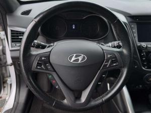 Grey Hyundai Veloster 2016 in Vilnius, with an engine capacity of 1.60 L and mileage of 101 thousand km for 6999 €, photo 15 on AUTOMOTO.COM.LV