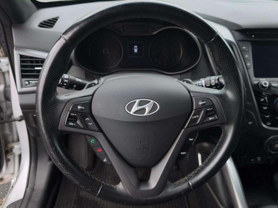 Grey Hyundai Veloster 2016 in Vilnius, with an engine capacity of 1.60 L and mileage of 101 thousand km for 6999 €, photo 15 on AUTOMOTO.COM.LV