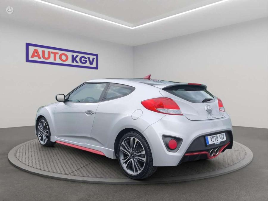 Grey Hyundai Veloster 2016 in Vilnius, with an engine capacity of 1.60 L and mileage of 101 thousand km for 6999 €, photo 4 on AUTOMOTO.COM.LV