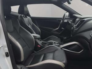 Grey Hyundai Veloster 2016 in Vilnius, with an engine capacity of 1.60 L and mileage of 101 thousand km for 6999 €, photo 9 on AUTOMOTO.COM.LV