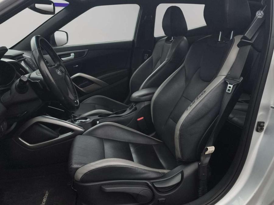 Grey Hyundai Veloster 2016 in Vilnius, with an engine capacity of 1.60 L and mileage of 101 thousand km for 6999 €, photo 10 on AUTOMOTO.COM.LV