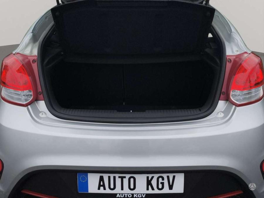 Grey Hyundai Veloster 2016 in Vilnius, with an engine capacity of 1.60 L and mileage of 101 thousand km for 6999 €, photo 12 on AUTOMOTO.COM.LV