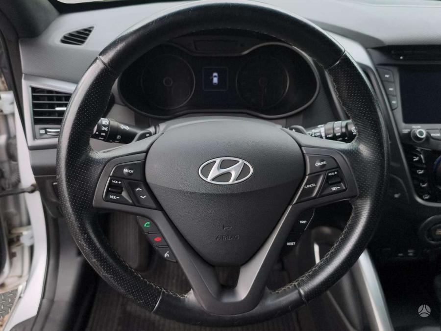 Grey Hyundai Veloster 2016 in Vilnius, with an engine capacity of 1.60 L and mileage of 101 thousand km for 6999 €, photo 15 on AUTOMOTO.COM.LV