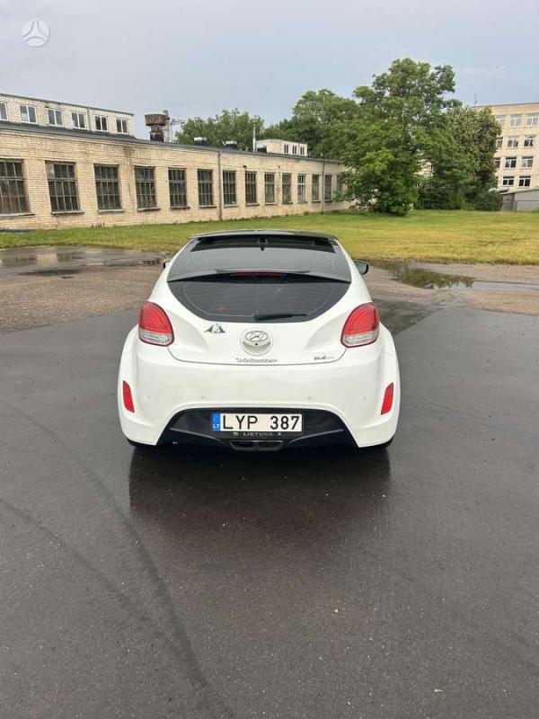 Balts Hyundai Veloster 2012 Kauņa, ar dzinēja tilpumu 1.59 L un nobraukumu 196 tūkst. km par 5300 €, foto 4 vietnē AUTOMOTO.COM.LV