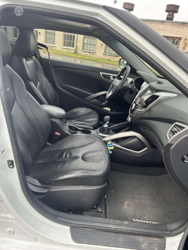 Balts Hyundai Veloster 2012 Kauņa, ar dzinēja tilpumu 1.59 L un nobraukumu 196 tūkst. km par 5300 €, foto 8 vietnē AUTOMOTO.COM.LV