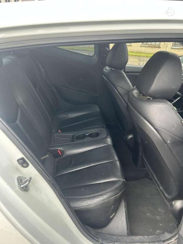 Balts Hyundai Veloster 2012 Kauņa, ar dzinēja tilpumu 1.59 L un nobraukumu 196 tūkst. km par 5300 €, foto 9 vietnē AUTOMOTO.COM.LV