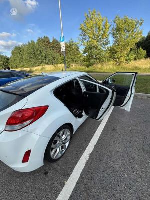 White Hyundai Veloster 2012 in Vilnius, with an engine capacity of 1.60 L and mileage of 210 thousand km for 5200 €, photo 9 on AUTOMOTO.COM.LV