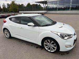 White Hyundai Veloster 2012 in Siauliai, with an engine capacity of 1.60 L and mileage of 267 thousand km for 3950 €, photo  on AUTOMOTO.COM.LV